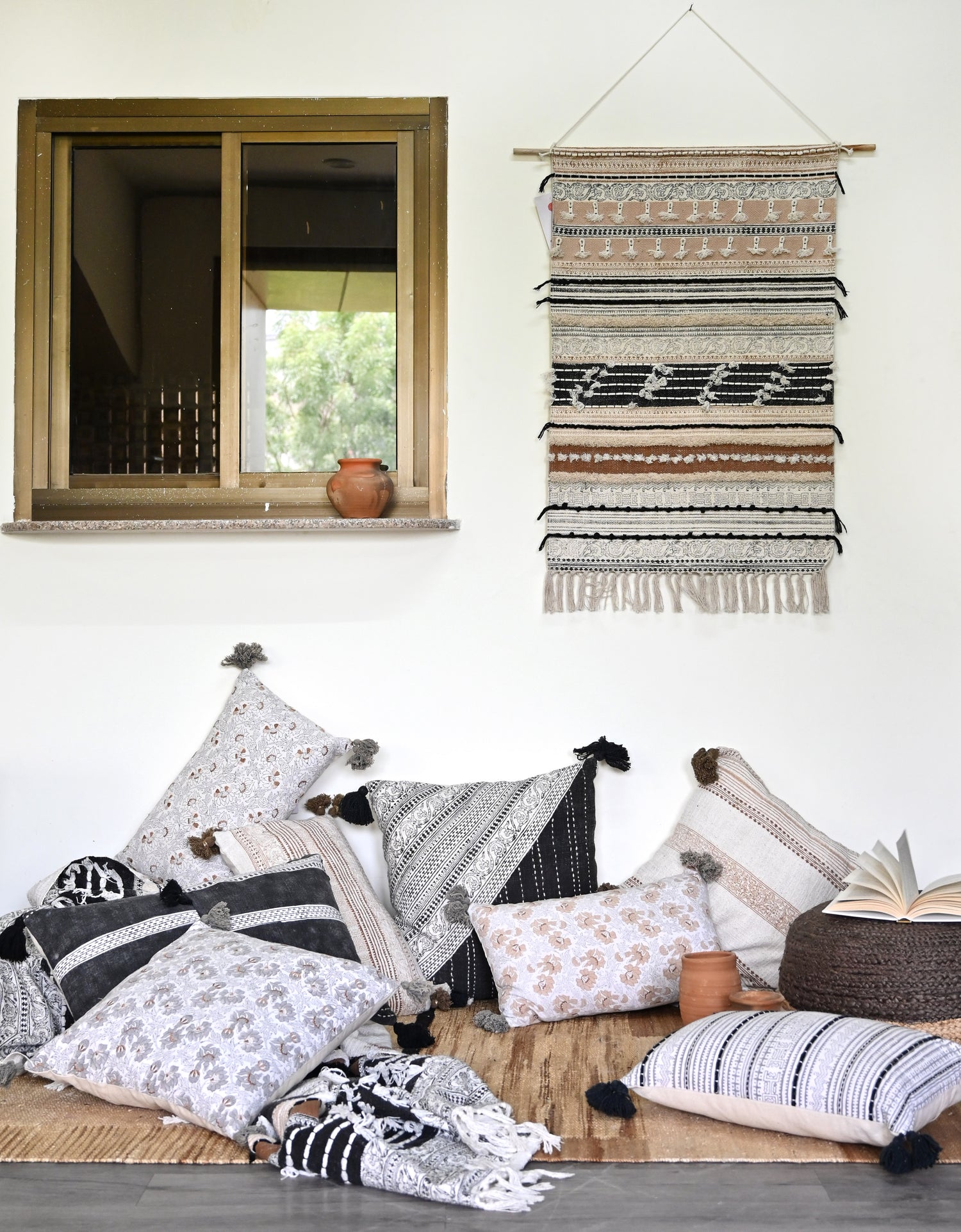 Nivra - LUMBAR CUSHION COVER – Art Avenue