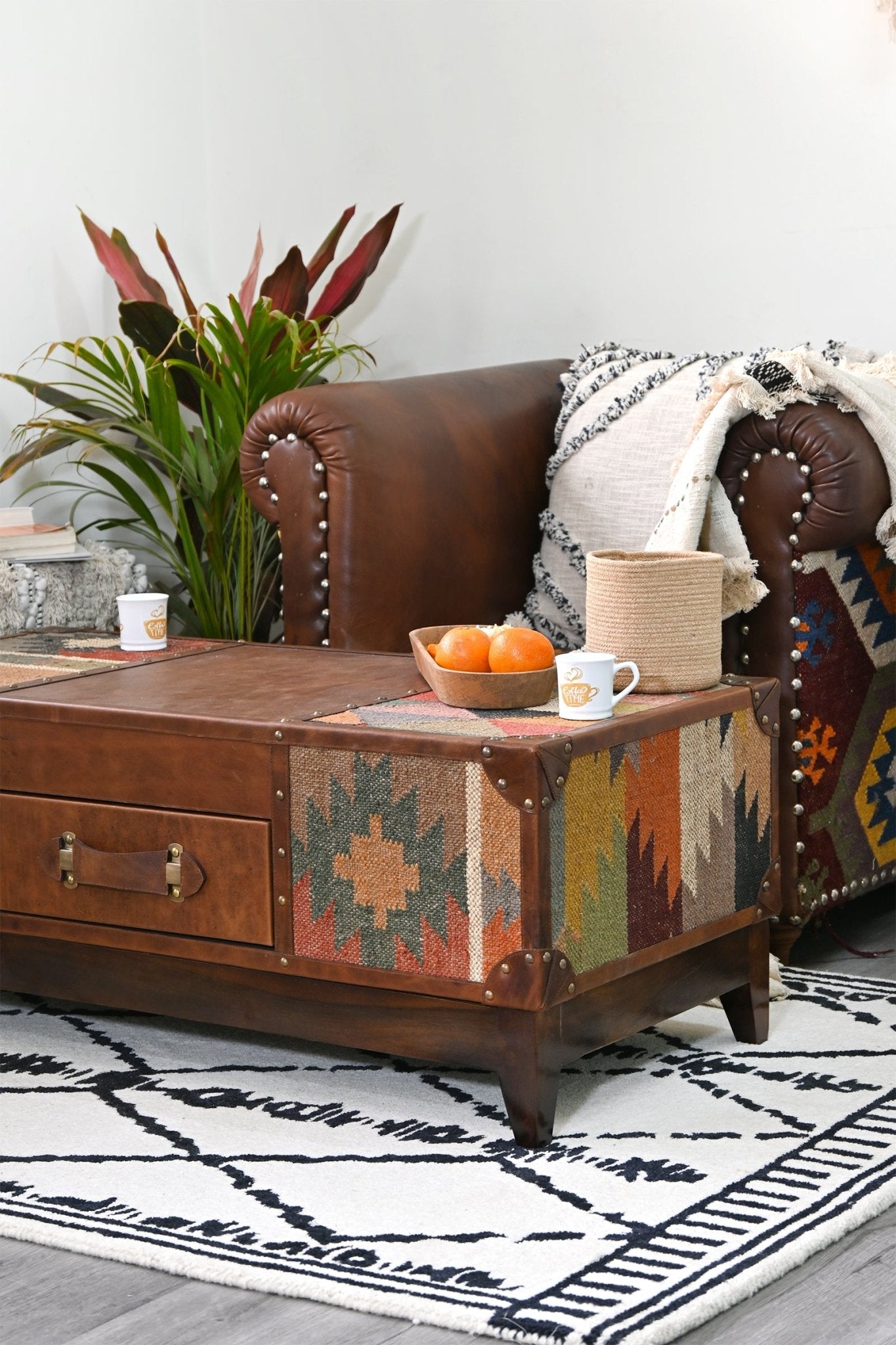 RAMPUR COFFEE TABLE - KILIM AND LEATHER – Art Avenue
