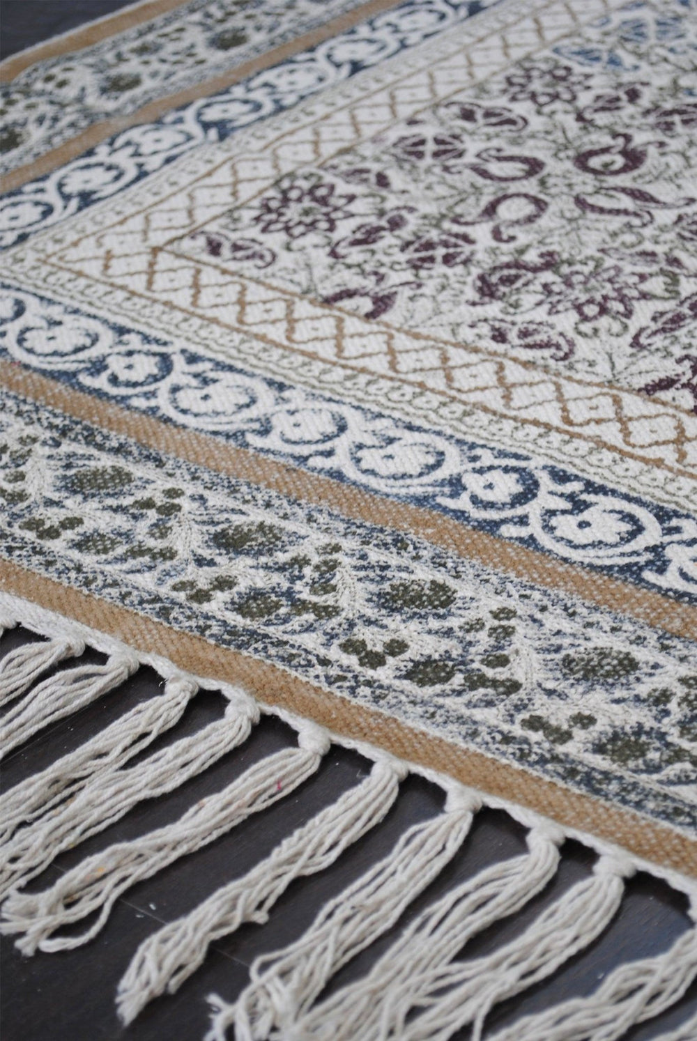 Buy Durable & Classic Floor Rugs And Carpets For Living Room Online